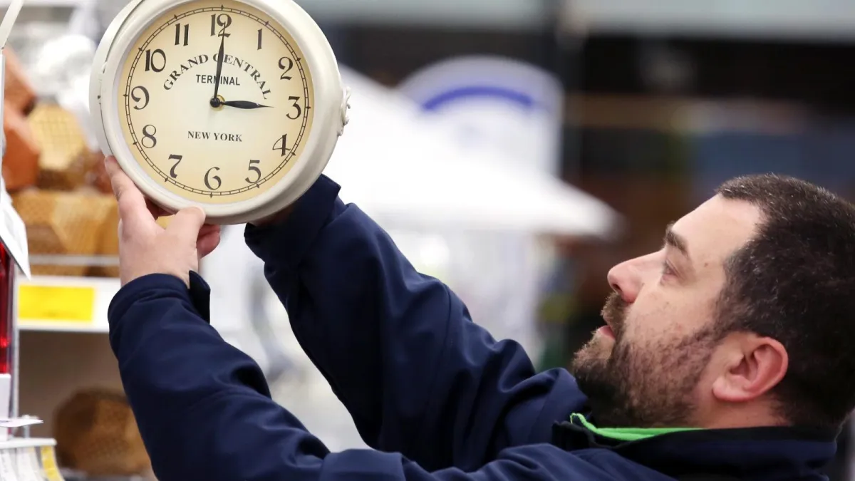 Podne u Zagrebu, a sat više ili manje u Ljubljani ili Sarajevu: 'Opći ...