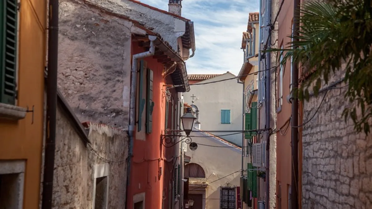 Koji je najmanji grad u Istri? Koje su znamenitosti najmanjeg grada u ...