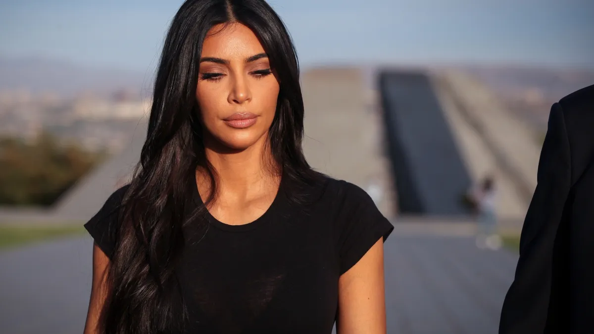 Svi se smiju Kim Kardashian zbog ovog gafa usred prijenosa - Net.hr