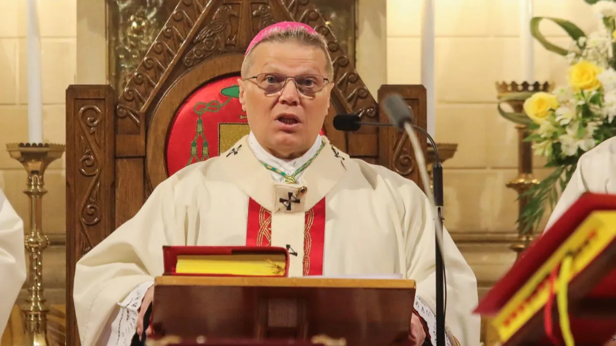 Sukob zbog adventskog klizališta, svećenik stao pred kamion: ‘Možeš samo preko mene...‘ Biskup ...