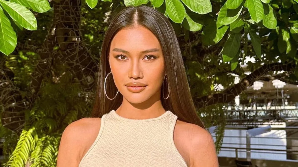 Raspametila je obožavatelje u prozirnoj haljini koja joj je razotkrila ...