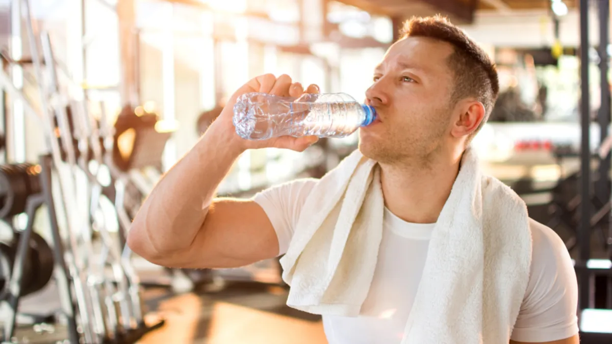 Plastične boce vode sadrže mikroplastiku i ugrožavaju zdravlje - Net.hr