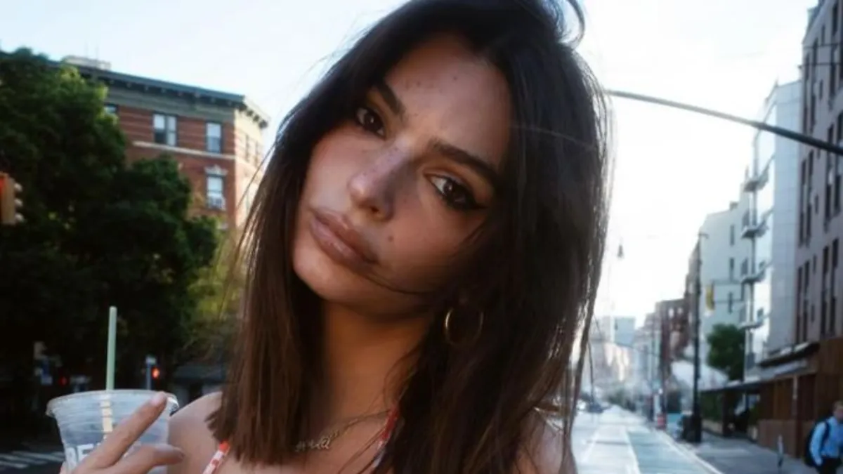 Emily Ratajkowski u oskudnom bikiniju gotovo izazvala zastoj u prometu - Net.hr