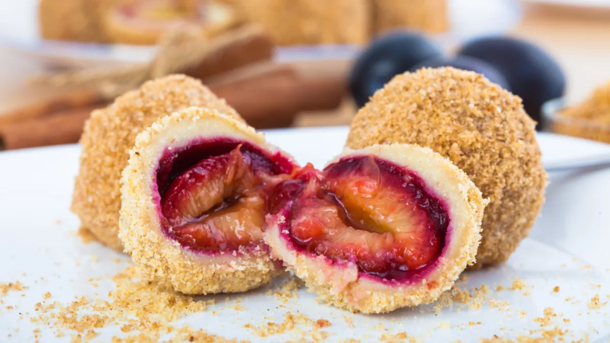 Knedle sa šljivama ili marelicama. Poslastica po receptu naših baka ...