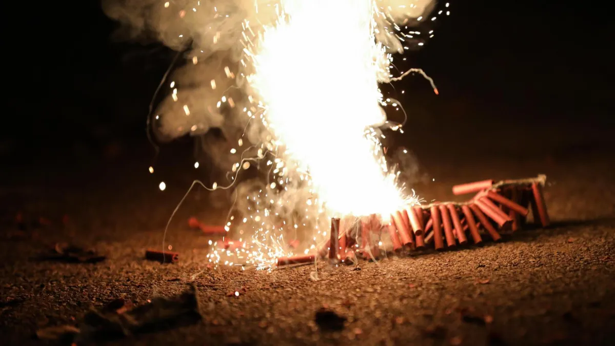 Maloljetnici zaljepili jake petarde na zid jaslica - Net.hr