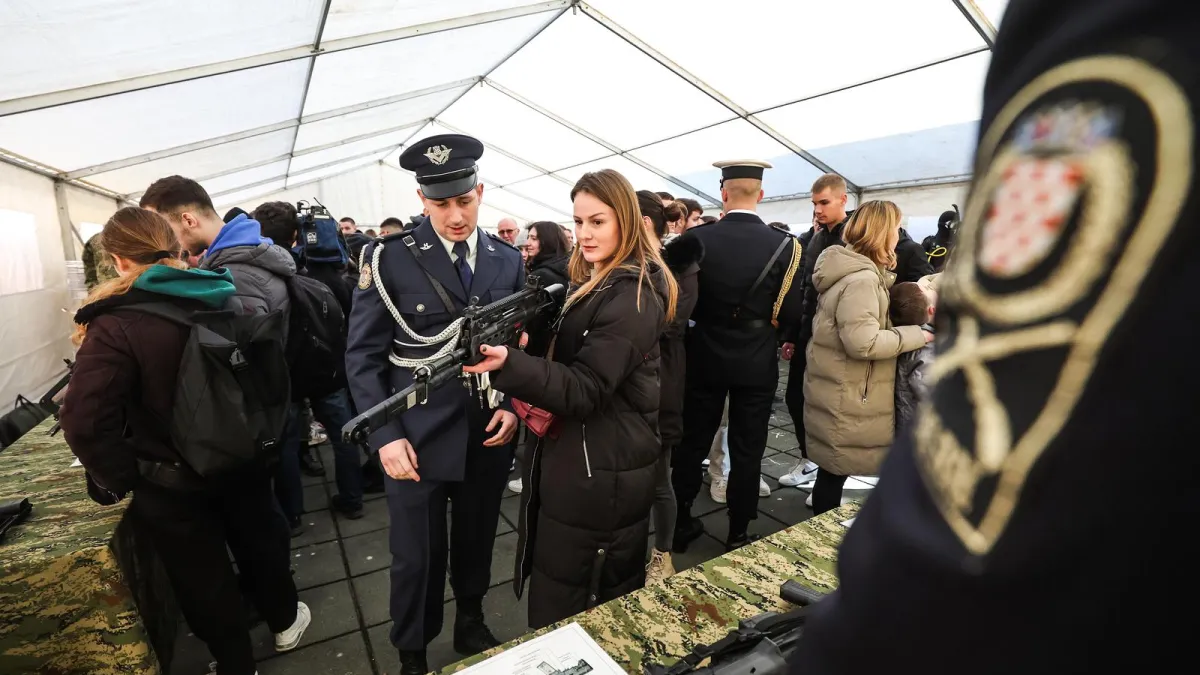 Noževi s hrvatskim grbom, snajperi i psi kao moćno oružje: Ovo je ...