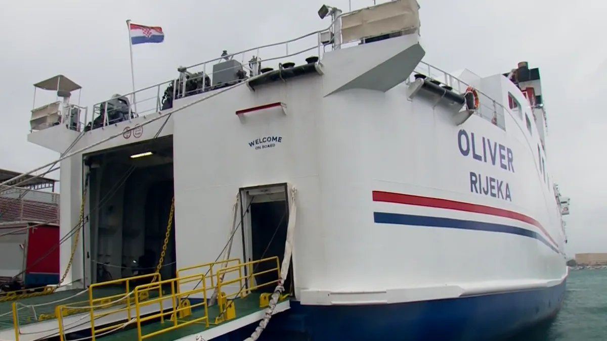 Jadrolinijin trajekt Oliver opet u problemima - Nije isplovio iz Splita ...