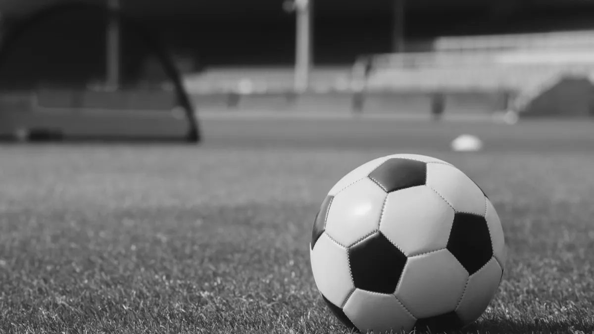 Dječak (14) se srušio na terenu i umro pred roditeljima - Net.hr