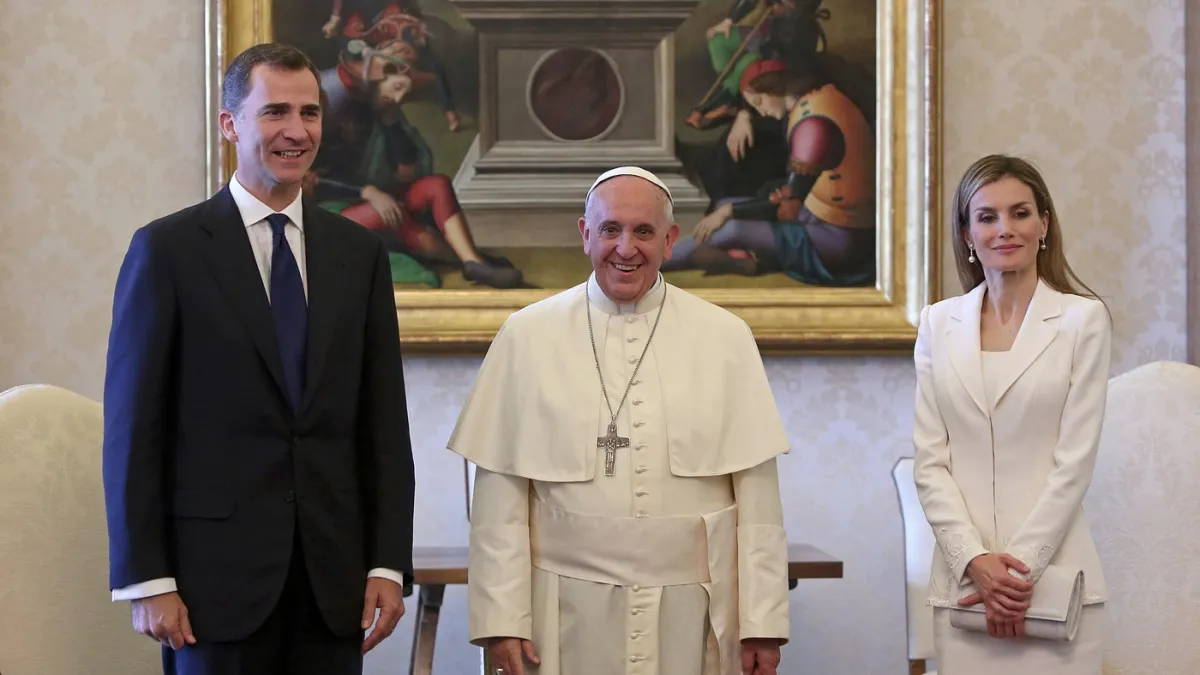 Samo sedam žena na svijetu može nositi bijelu odjeću pred papom - Net.hr