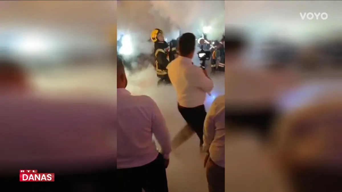 Vatrogasci upali na vjenčanje da spase mladoženju koji se 'zaletio pred ...
