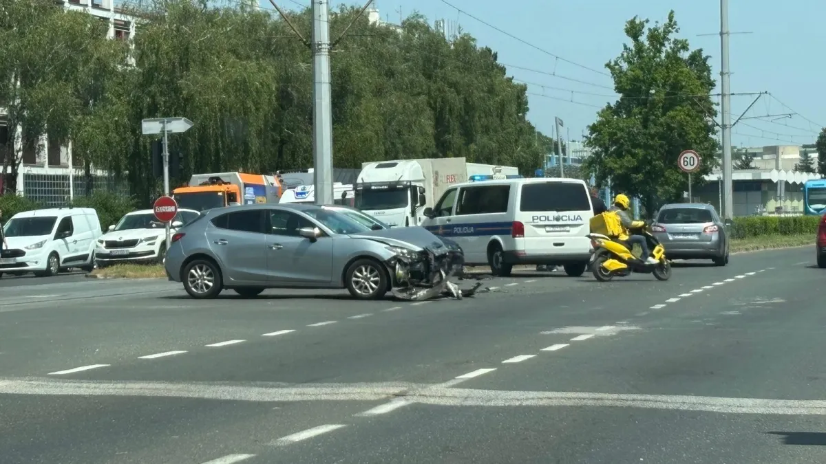 Krš i lom kod Velesajma! Stvorila se ogromna kolona: 'Jedan divljak ...