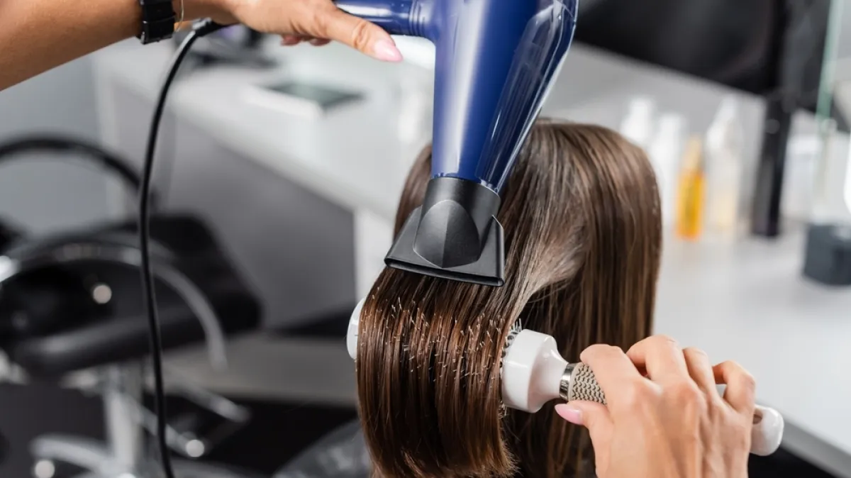 Frizeri koriste ove trikove da tanka kosa izgleda gušće - Net.hr