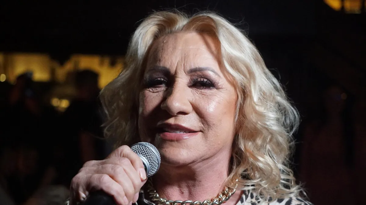 Neviđeni gaf srpske glazbene legende: 'Nije te sram? Kraljica popila ...