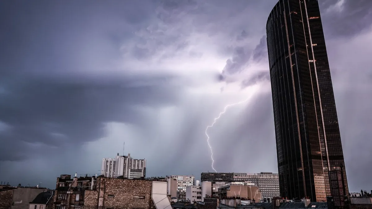 Stravična oluja pogodila europsku državu: Jak vjetar rušio sve pred ...