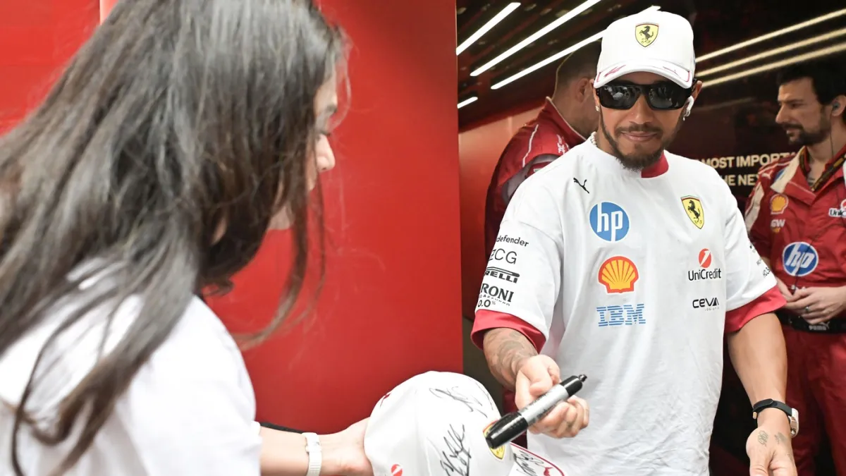 Hamilton s porukama izvan staze: 'Moramo ići dalje, čak i kada je teško ...