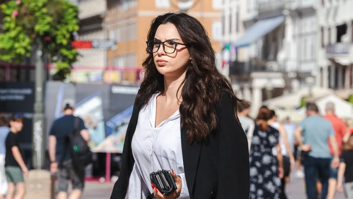 Riječki Korzo poput modne piste. Ova elegantna dama osvojila je sve poglede - Net.hr