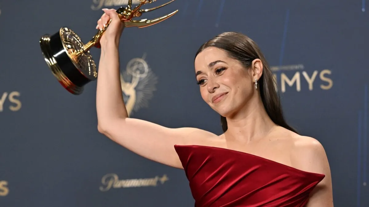 Emmy 2025. dobitnike: glumicu Cristin Milioti i game show Traitors SAD ...
