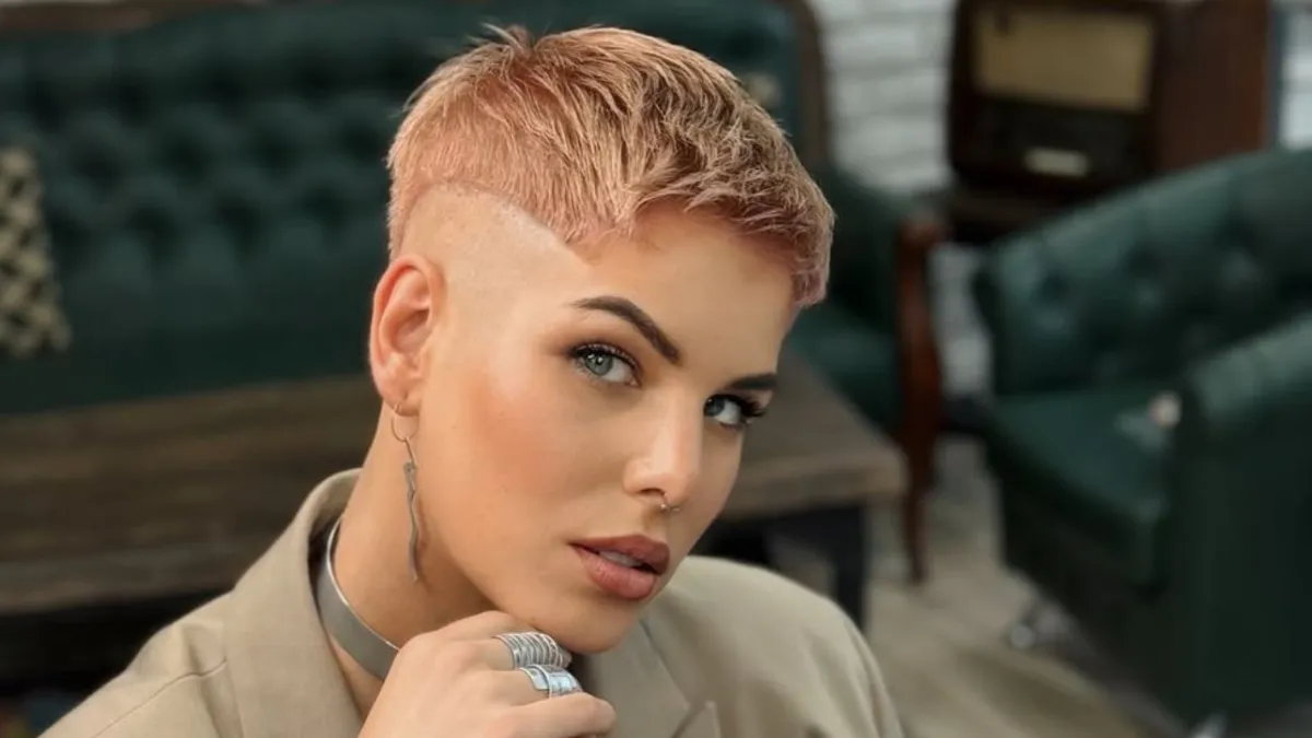 Prvo je bila zvijezda realityja, a sada je zasjala na billbordu u New ...