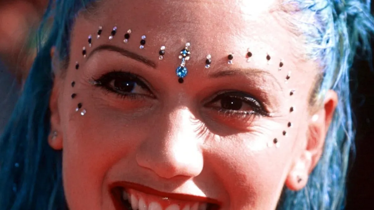 Sva izdanja Gwen Stefani: Nebesko plavi bob, bujni repovi, kovrče ...